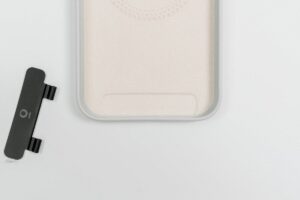 【重量わずか30g】MOFT MOVAS レザーケース レビュー | 純正レザーケースに変わる選択肢 | じゃが畑