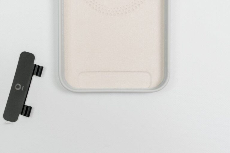 【重量わずか30g】MOFT MOVAS レザーケース レビュー | 純正レザーケースに変わる選択肢 | じゃが畑