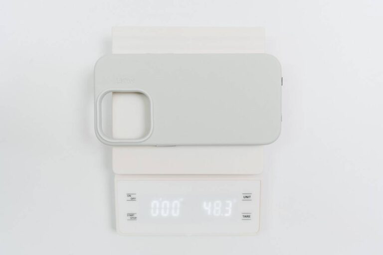 【重量わずか30g】MOFT MOVAS レザーケース レビュー | 純正レザーケースに変わる選択肢 | じゃが畑