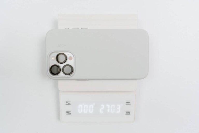 【重量わずか30g】MOFT MOVAS レザーケース レビュー | 純正レザーケースに変わる選択肢 | じゃが畑