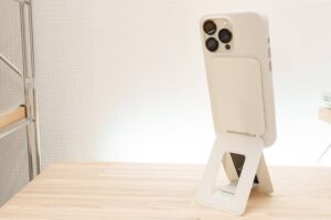 【重量わずか30g】MOFT MOVAS レザーケース レビュー | 純正レザーケースに変わる選択肢 | じゃが畑