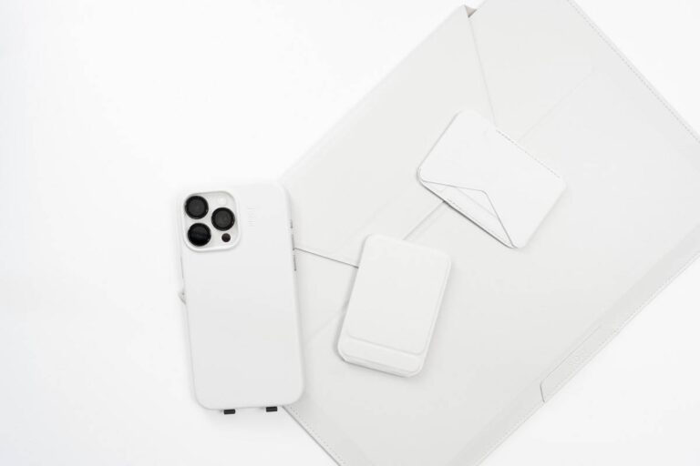 【重量わずか30g】MOFT MOVAS レザーケース レビュー | 純正レザーケースに変わる選択肢 | じゃが畑