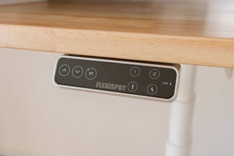 FlexiSpot E8 レビュー | 純正ゴム（集成材）天板を鬼目ナットで組み立ててみた | じゃが畑